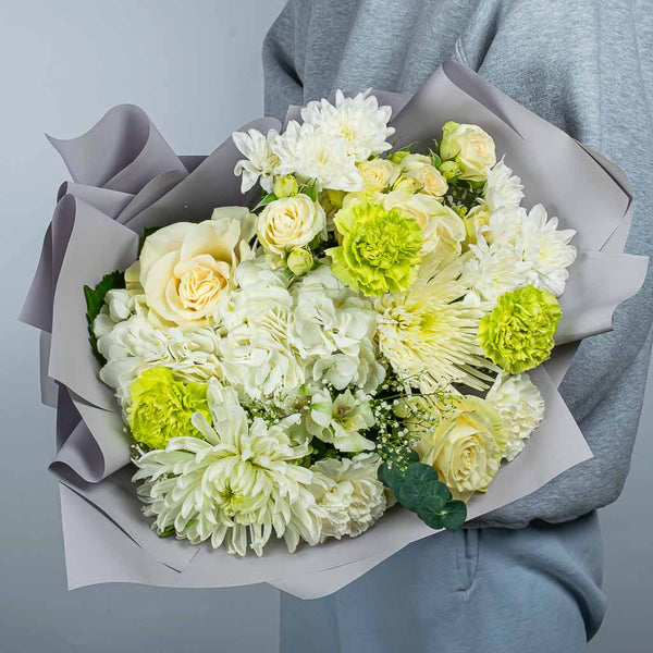 Condolences Bouquet, Funeral Flowers, Bereavement Flowers Delivery - MY ...